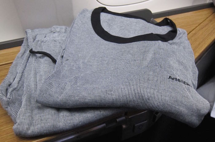 Review: American Airlines First Class 777-300ER London To New York ...