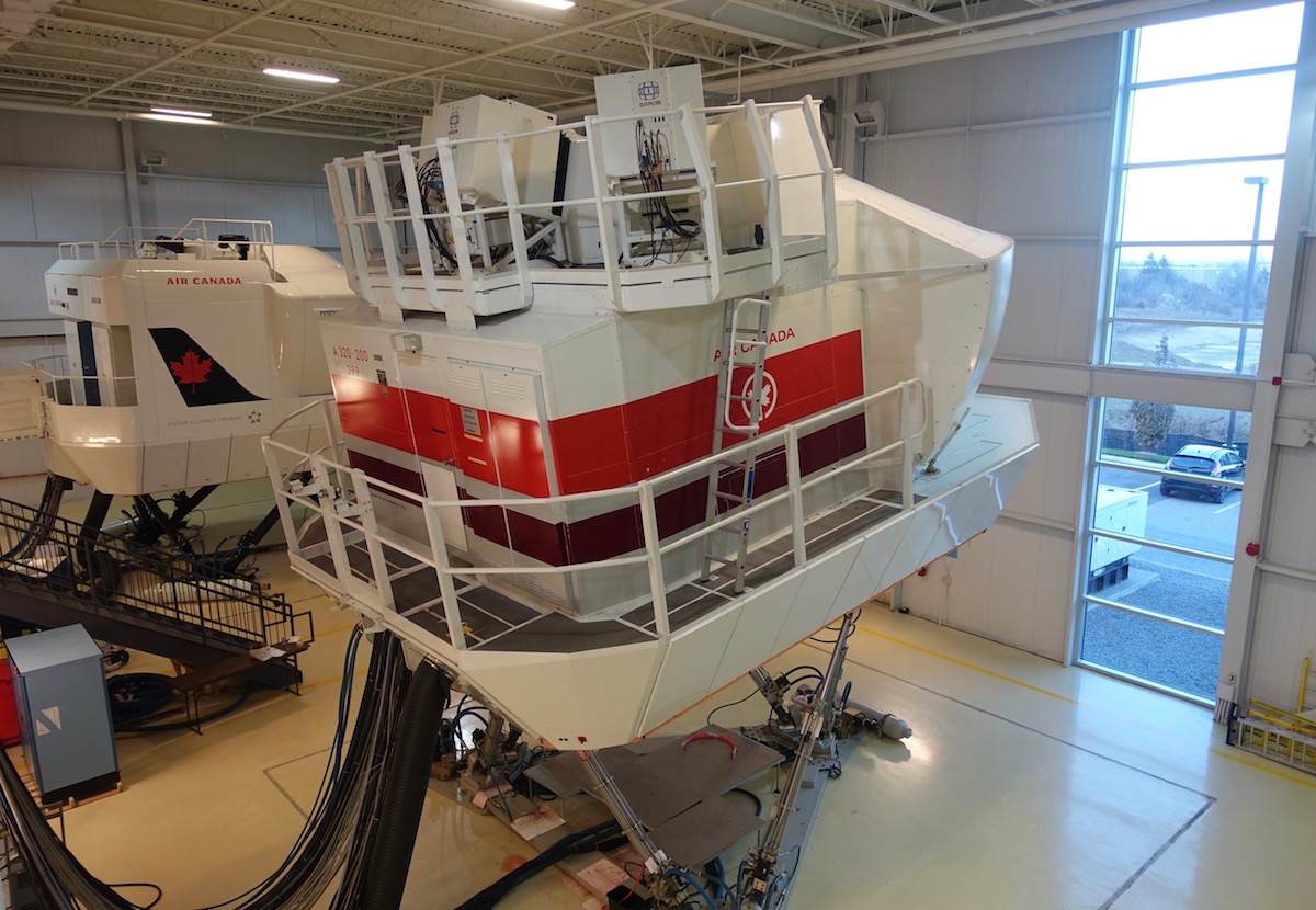 An AvGeek Dream Come True: "Flying" A Full Motion Airline Simulator ...